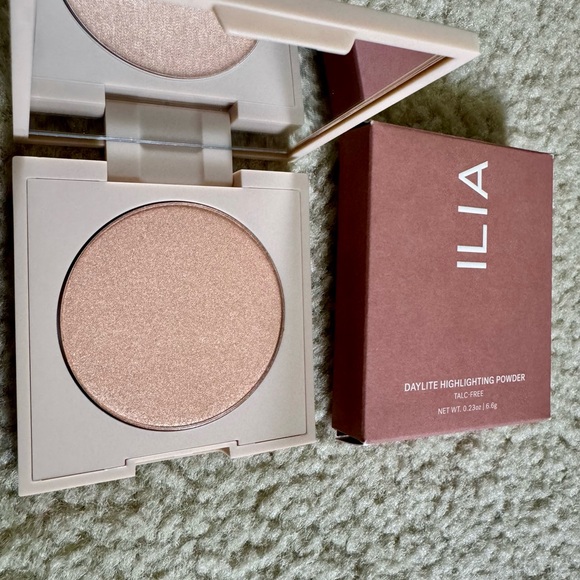 ILIA | Makeup | Ilia Daylite Highlighter Decades | Poshmark